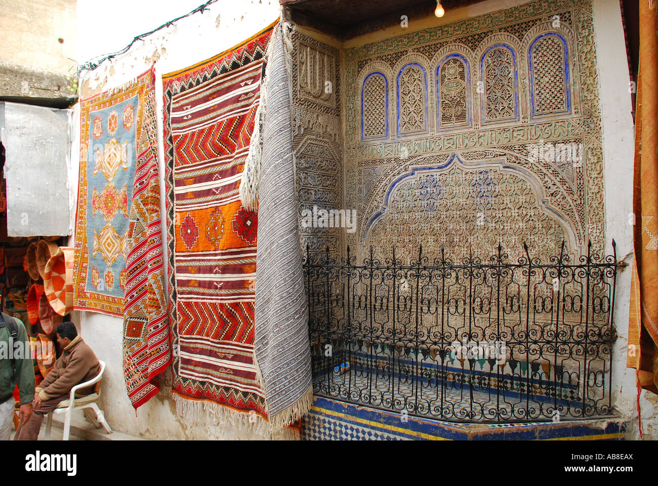 Rue talaa kebira fez hi-res stock photography and images - Alamy