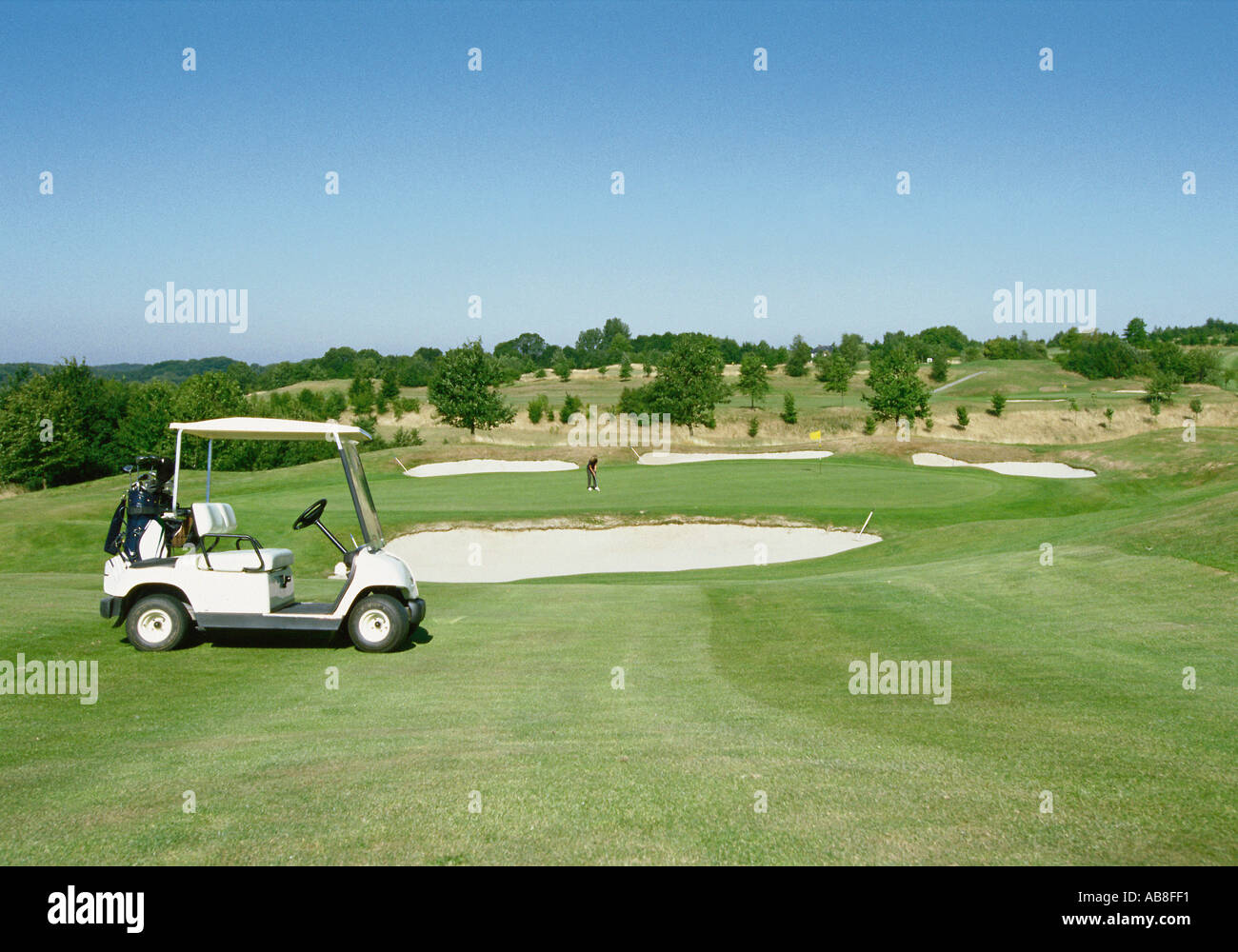 Golf buggy hi-res stock photography and images - Alamy