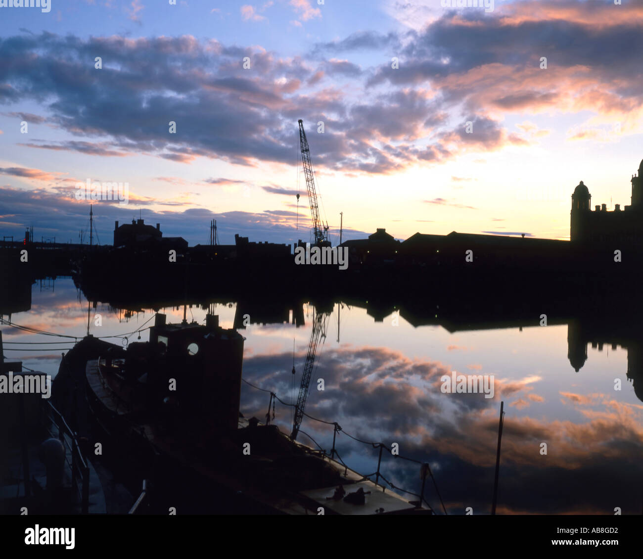 Half tide dock hi-res stock photography and images - Alamy