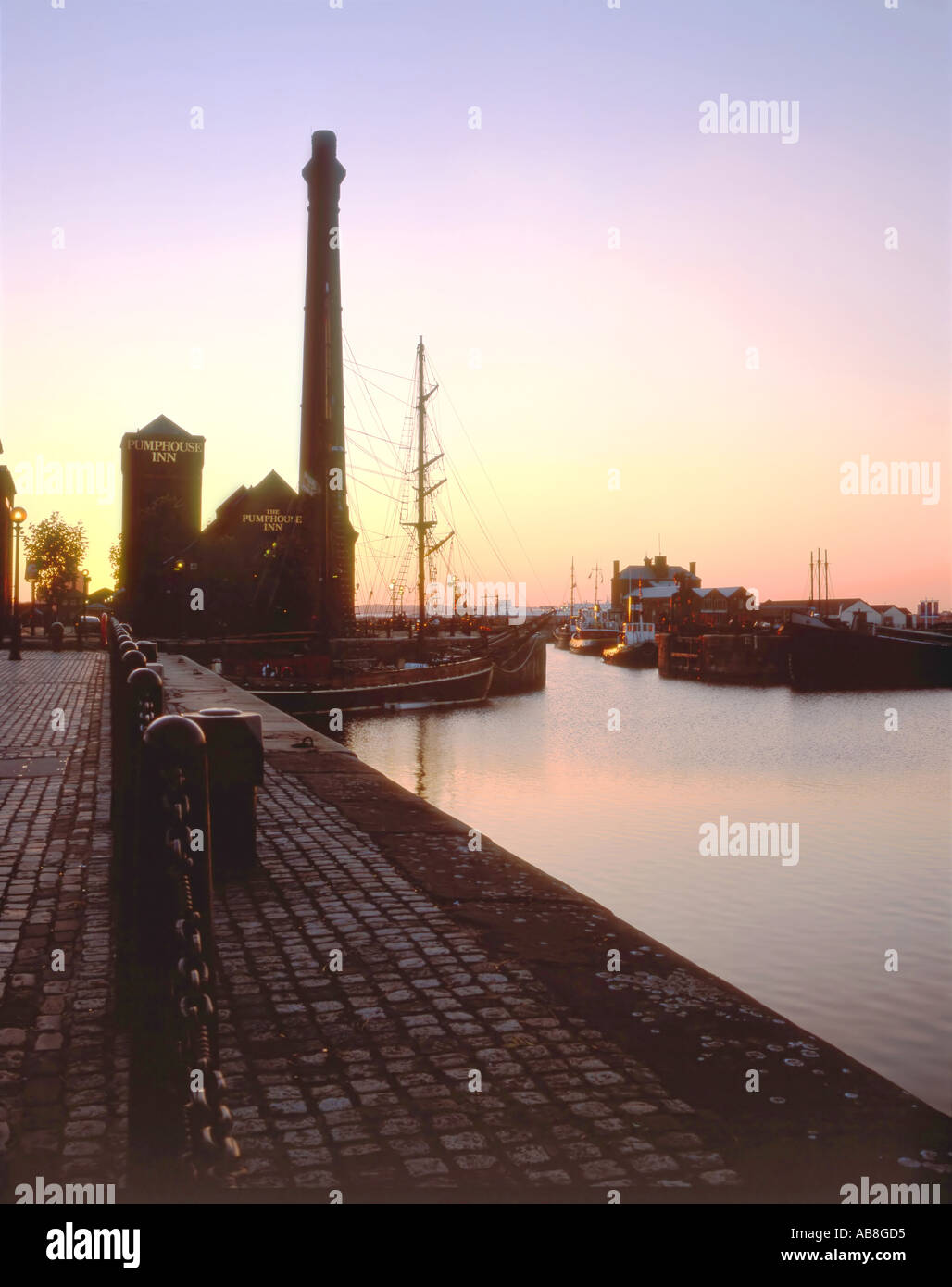 Half tide dock hi-res stock photography and images - Alamy