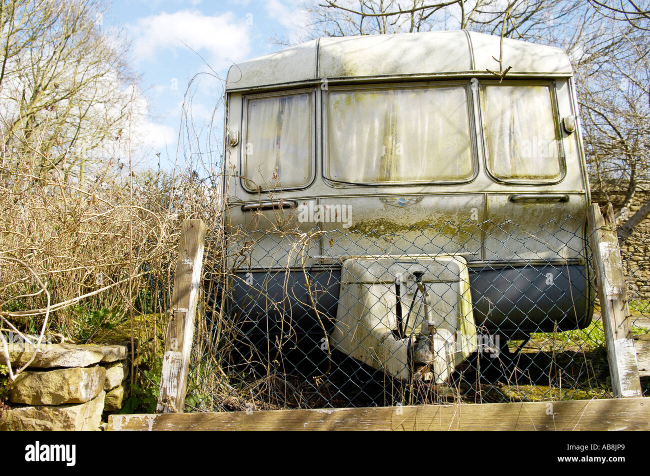 Abandoned caravan in field hi-res stock photography and images - Alamy