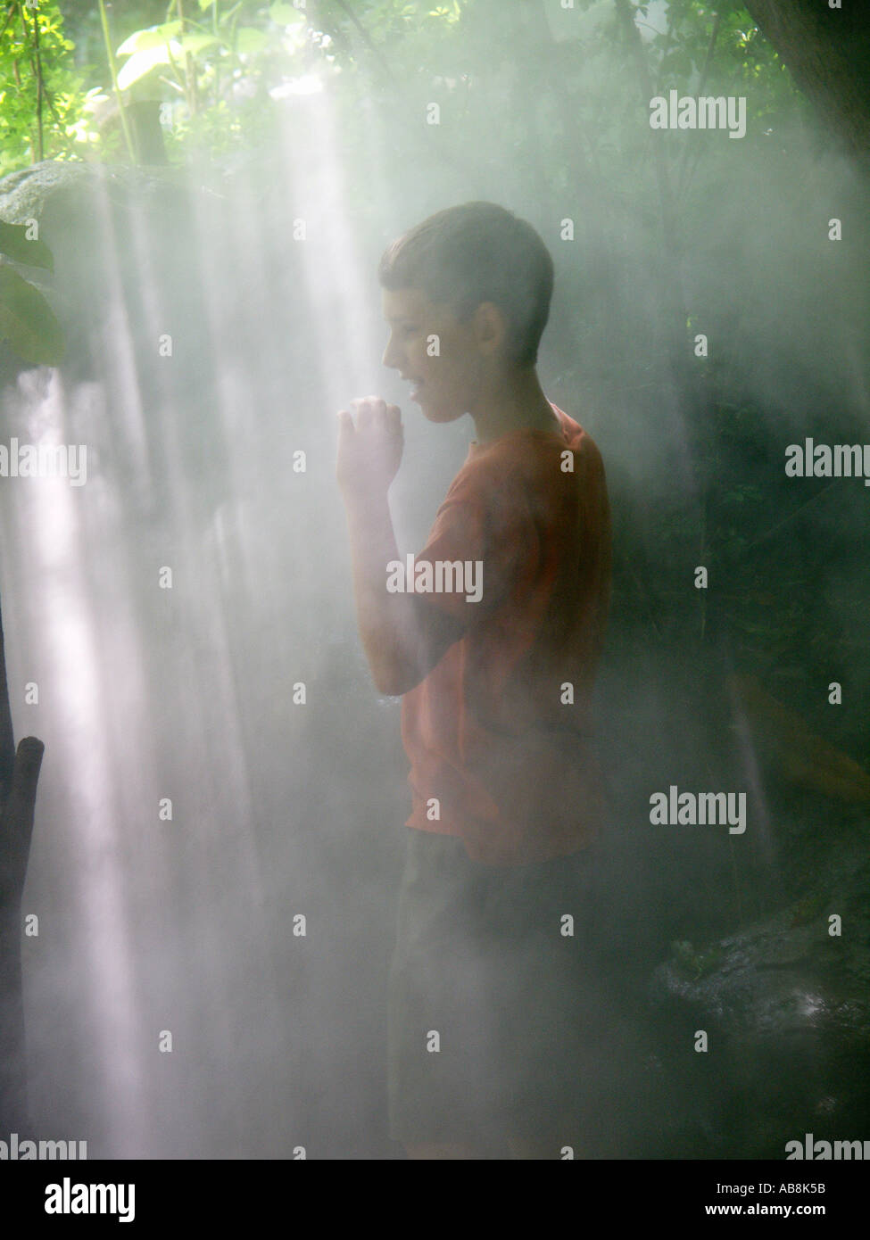 Radiant light beams hi-res stock photography and images - Alamy