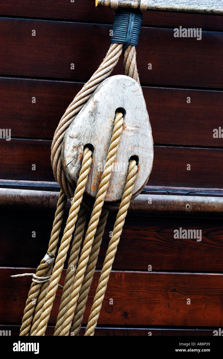 Capstan knot hi-res stock photography and images - Alamy