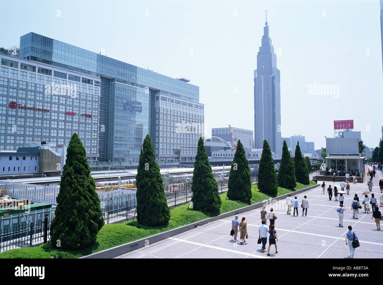 Takashimaya times square building hi-res stock photography and images ...