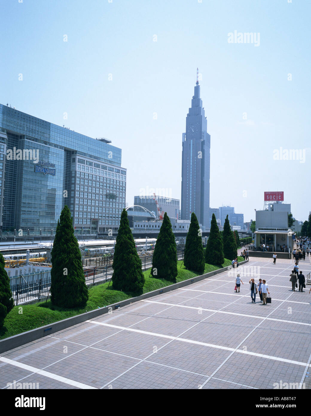 Takashimaya times square building hi-res stock photography and images ...