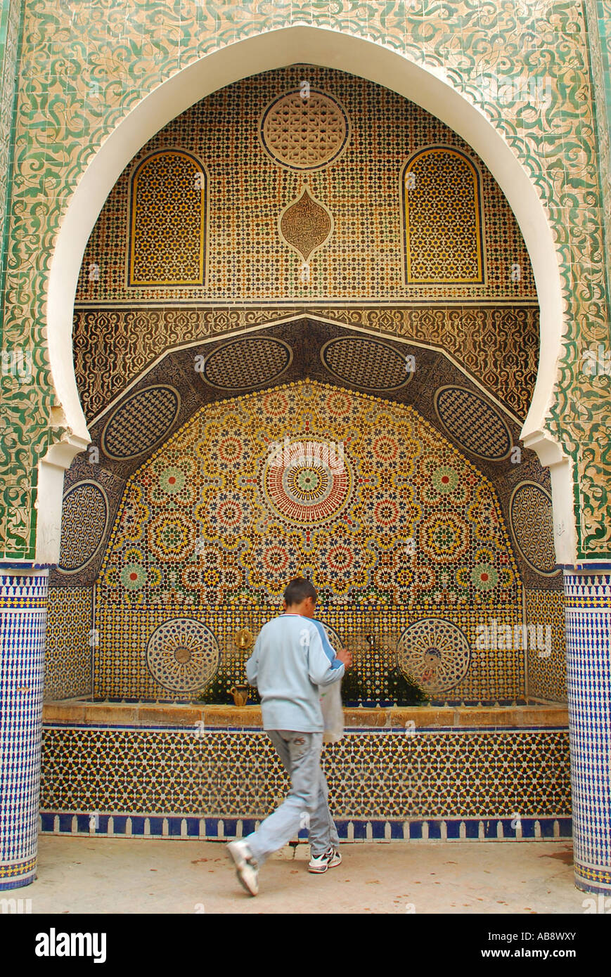 Fes marokko brunnen hi-res stock photography and images - Alamy