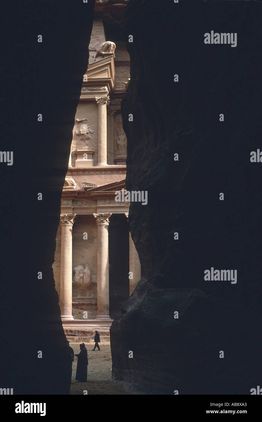 Monumental temple hi-res stock photography and images - Alamy