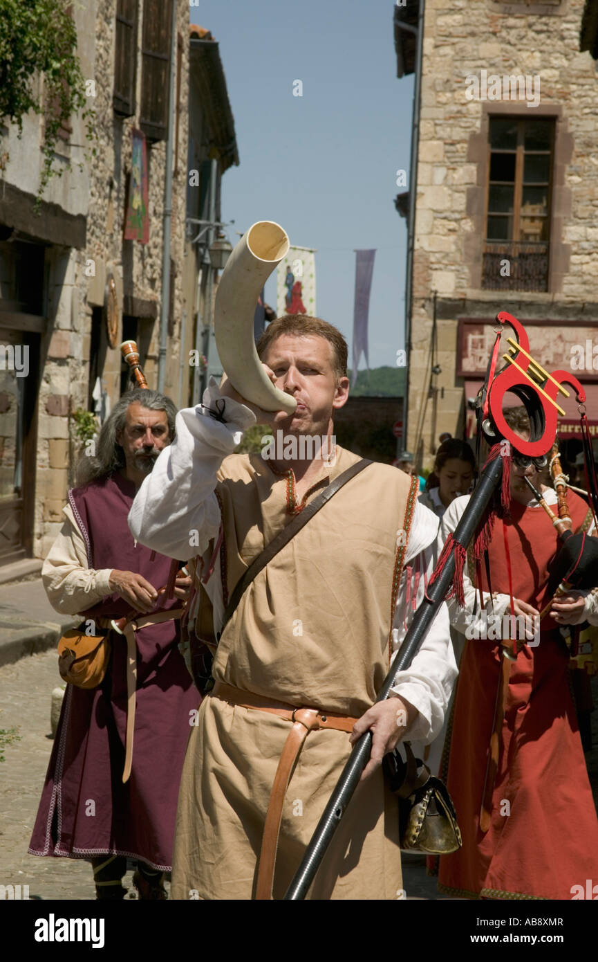 Medieval musicians hi-res stock photography and images - Alamy