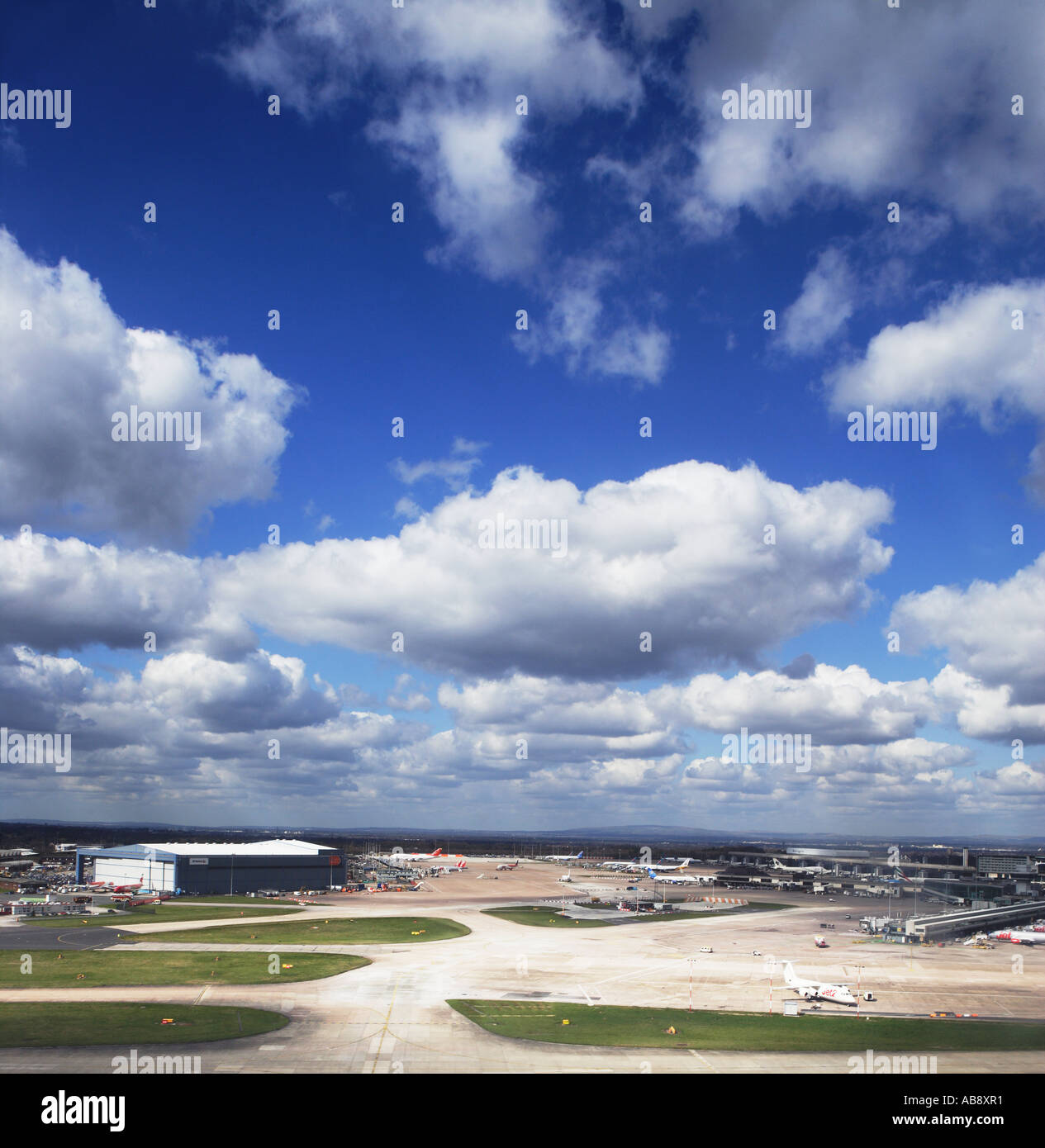 Manchester airport aerial hi-res stock photography and images - Alamy