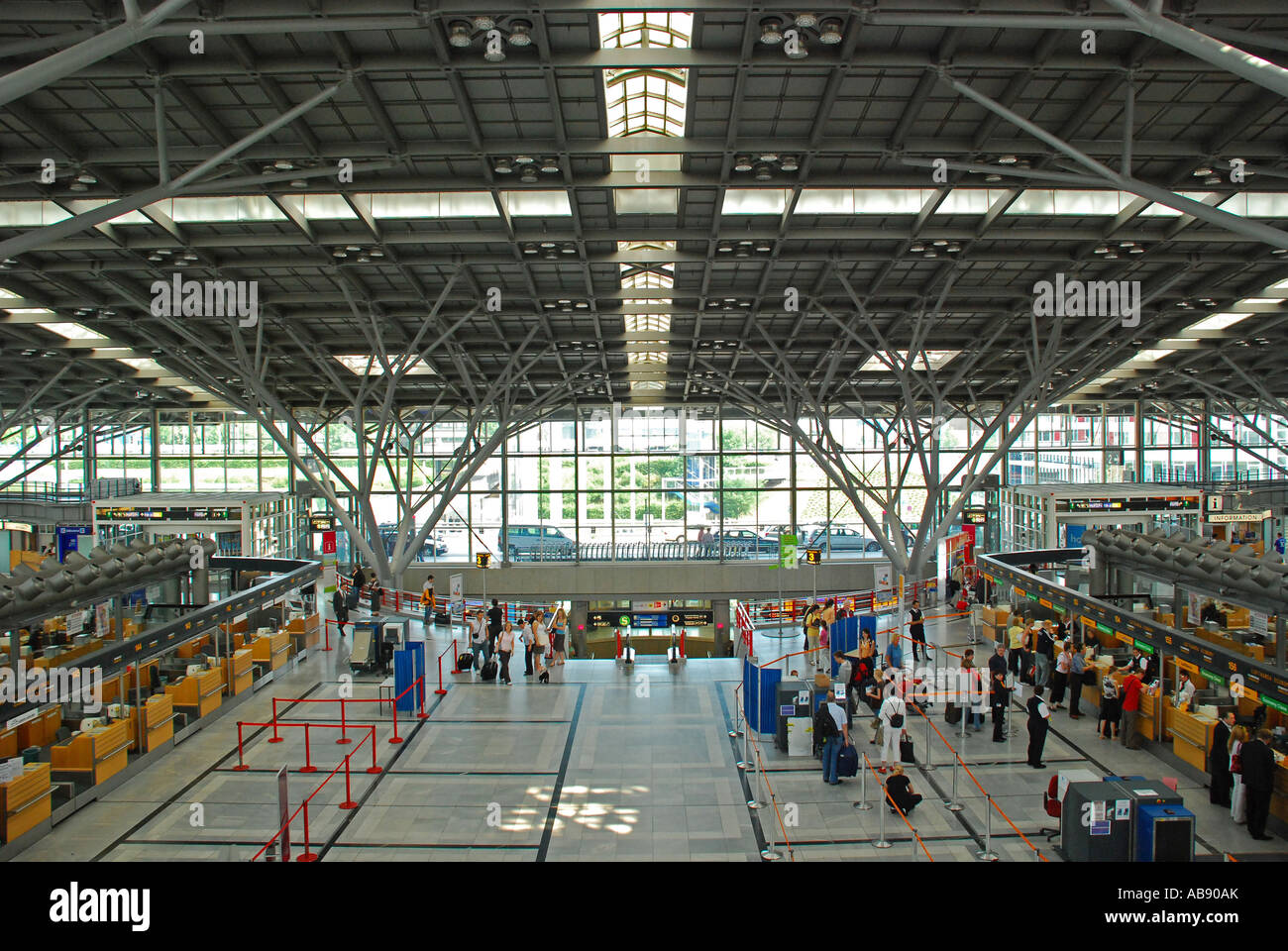 Moderne architektur in stuttgart hi-res stock photography and images ...