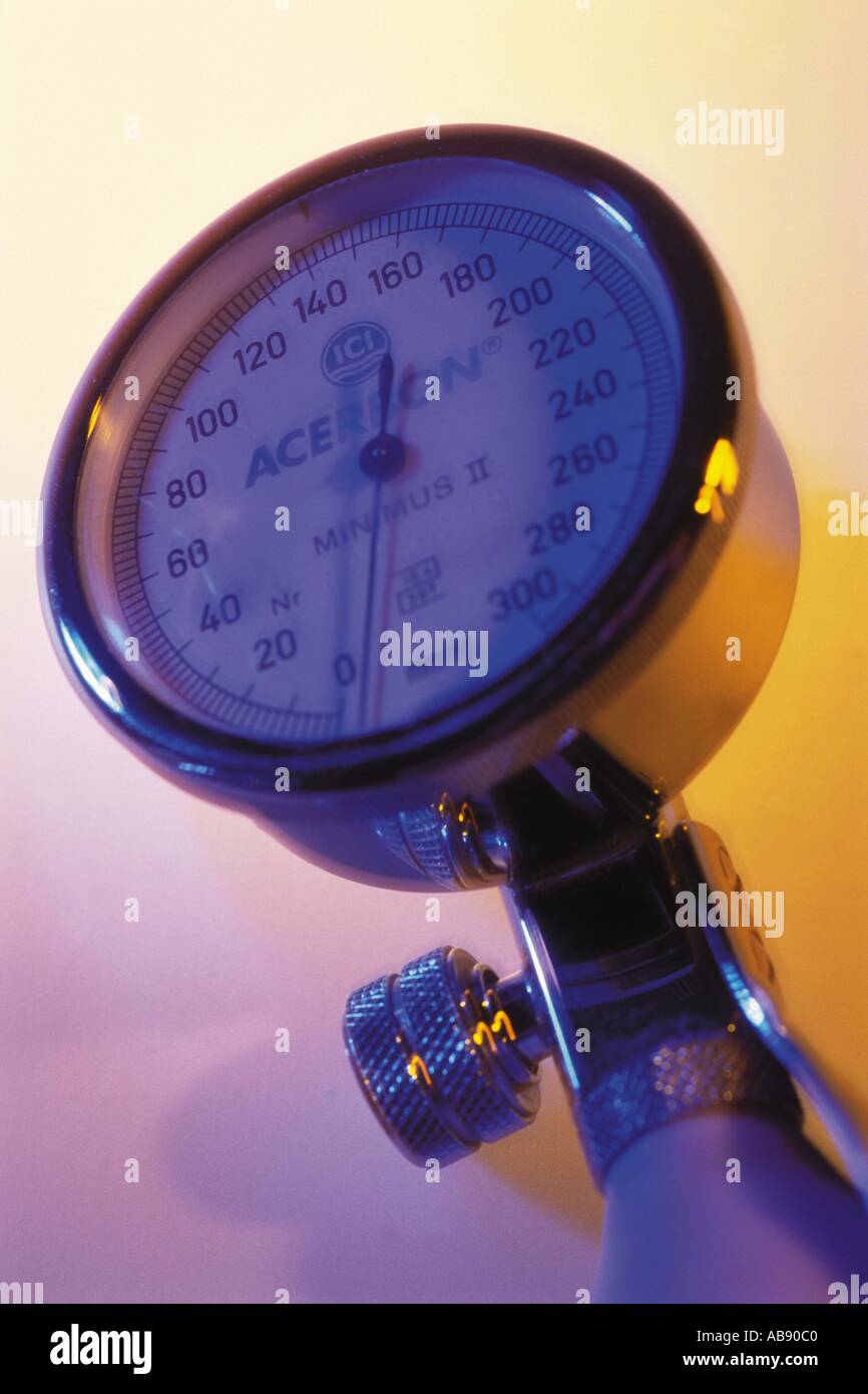 Blood pressure apparatus Stock Photo - Alamy
