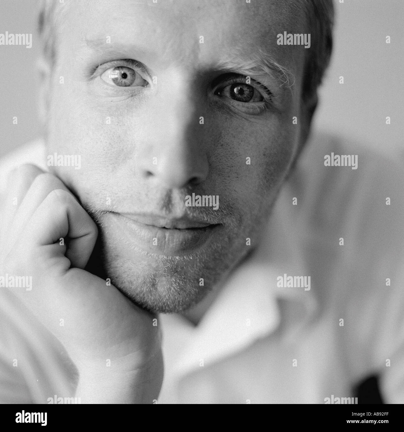 Man looking detail Black and White Stock Photos & Images - Alamy