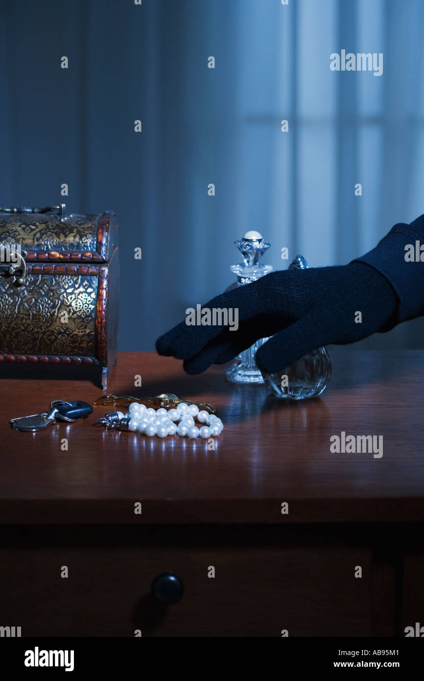 String of pearls hi-res stock photography and images - Alamy