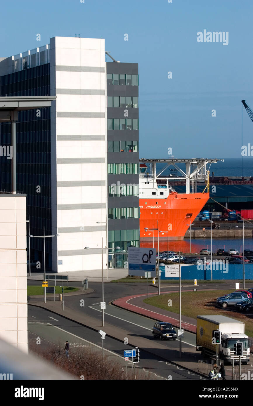 Ship in the port of leith hi-res stock photography and images - Alamy