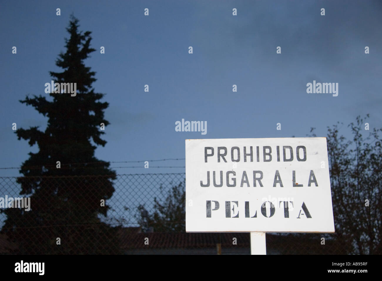 Prohibido jugar hi-res stock photography and images - Alamy