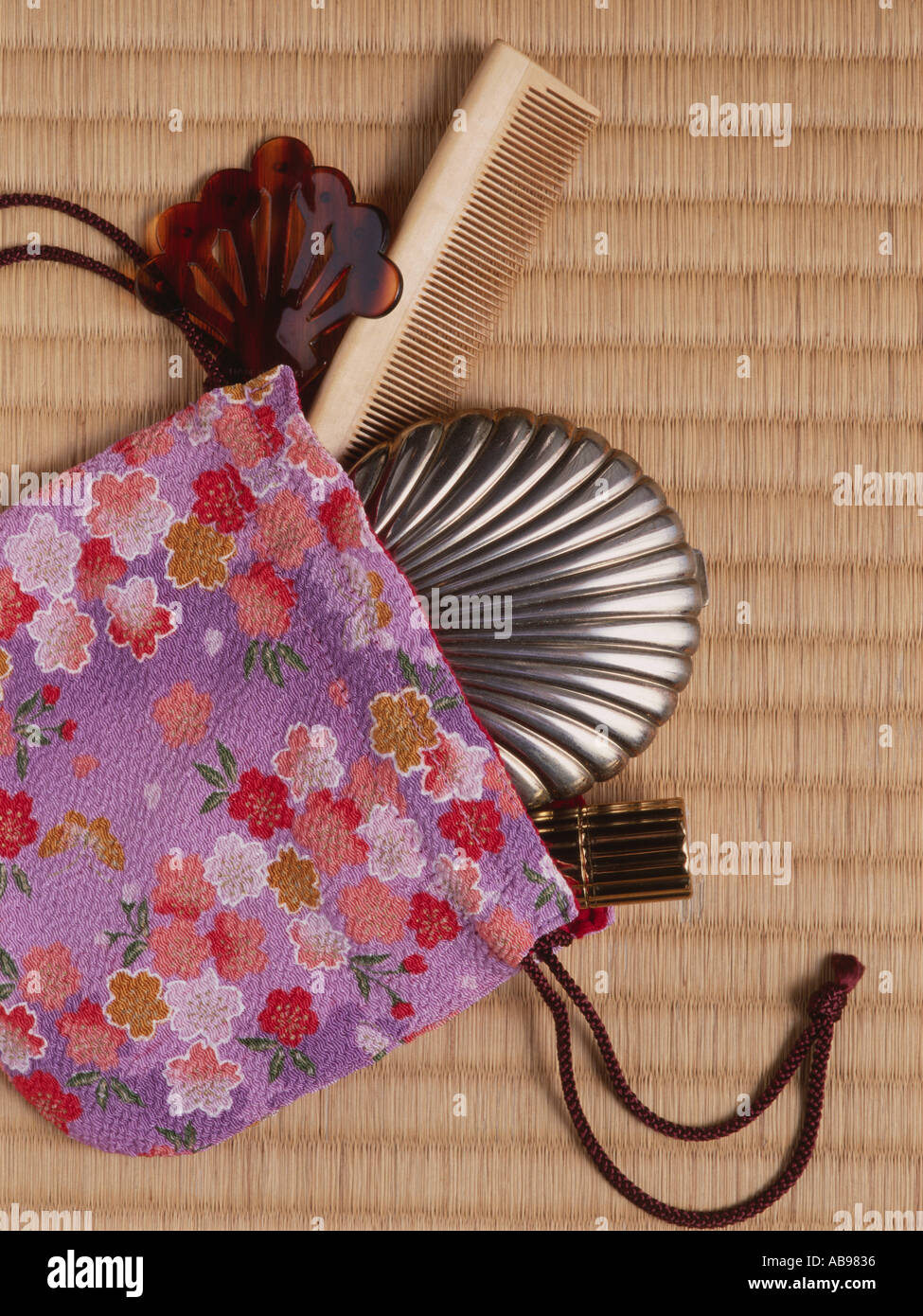 Japanese traditional comb hi-res stock photography and images - Alamy