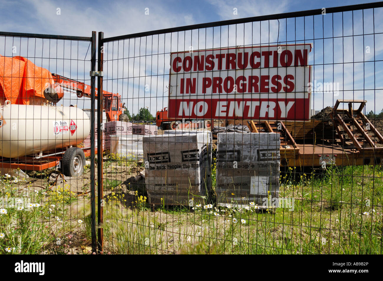 Construction in progress sign - no entry Stock Photo - Alamy