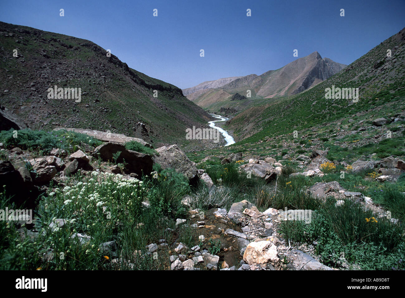Teheran iran mountains hi-res stock photography and images - Alamy