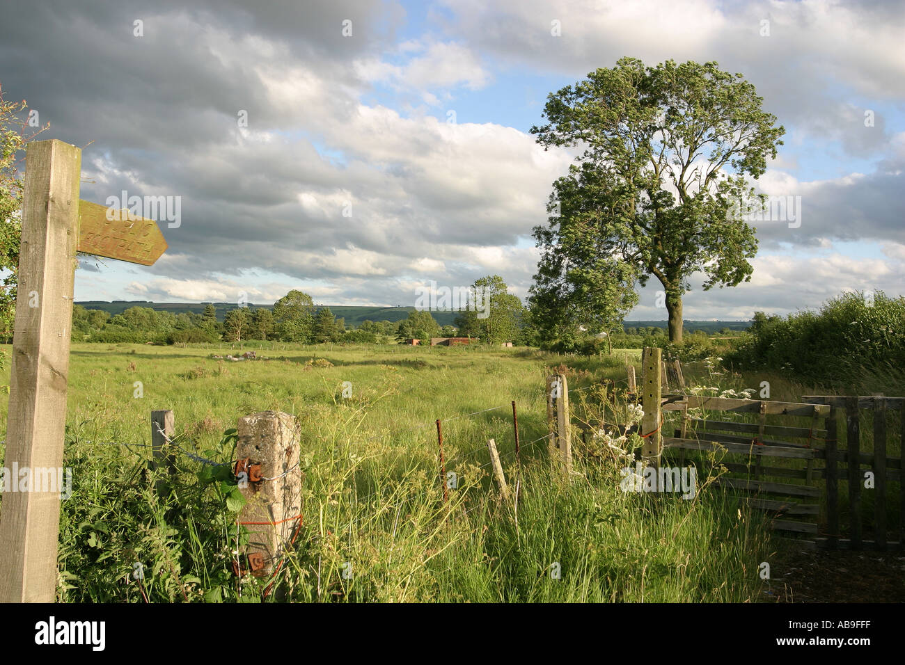 Yorkshire wolds way sign post hi-res stock photography and images - Alamy