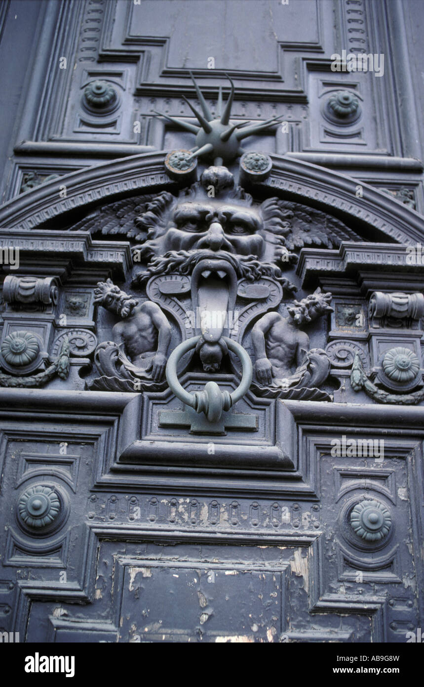 Gargoyle door knocker hi-res stock photography and images - Alamy