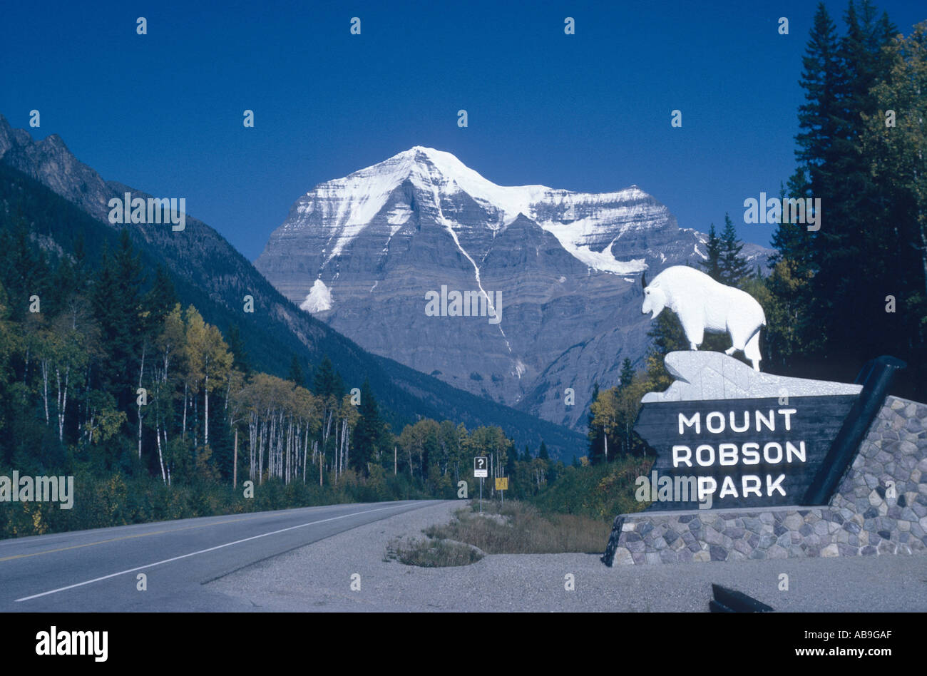 Mount robson park sign hi-res stock photography and images - Alamy