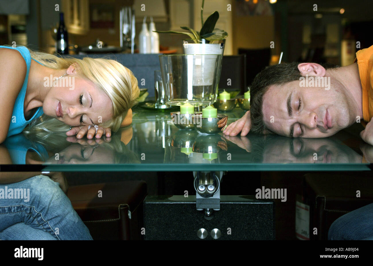 Couple sleeping heads side side hi-res stock photography and images - Alamy