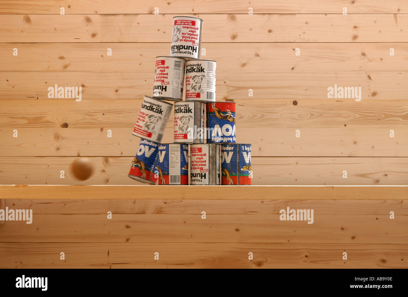 Pyramid of cans hi-res stock photography and images - Alamy