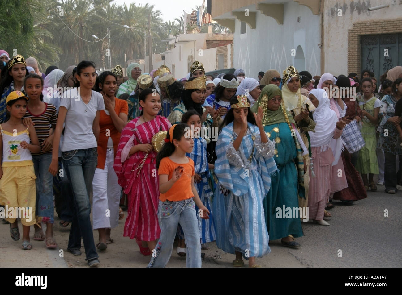 Arabic dancing women hi-res stock photography and images - Alamy