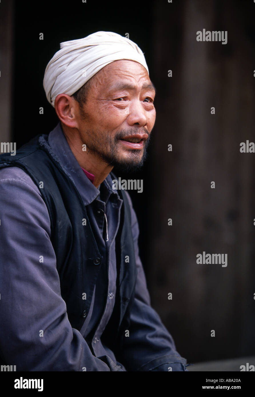 Man wearing white turban hi-res stock photography and images - Alamy