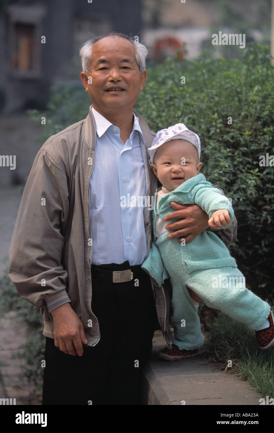 Family ties in asia hi-res stock photography and images - Alamy