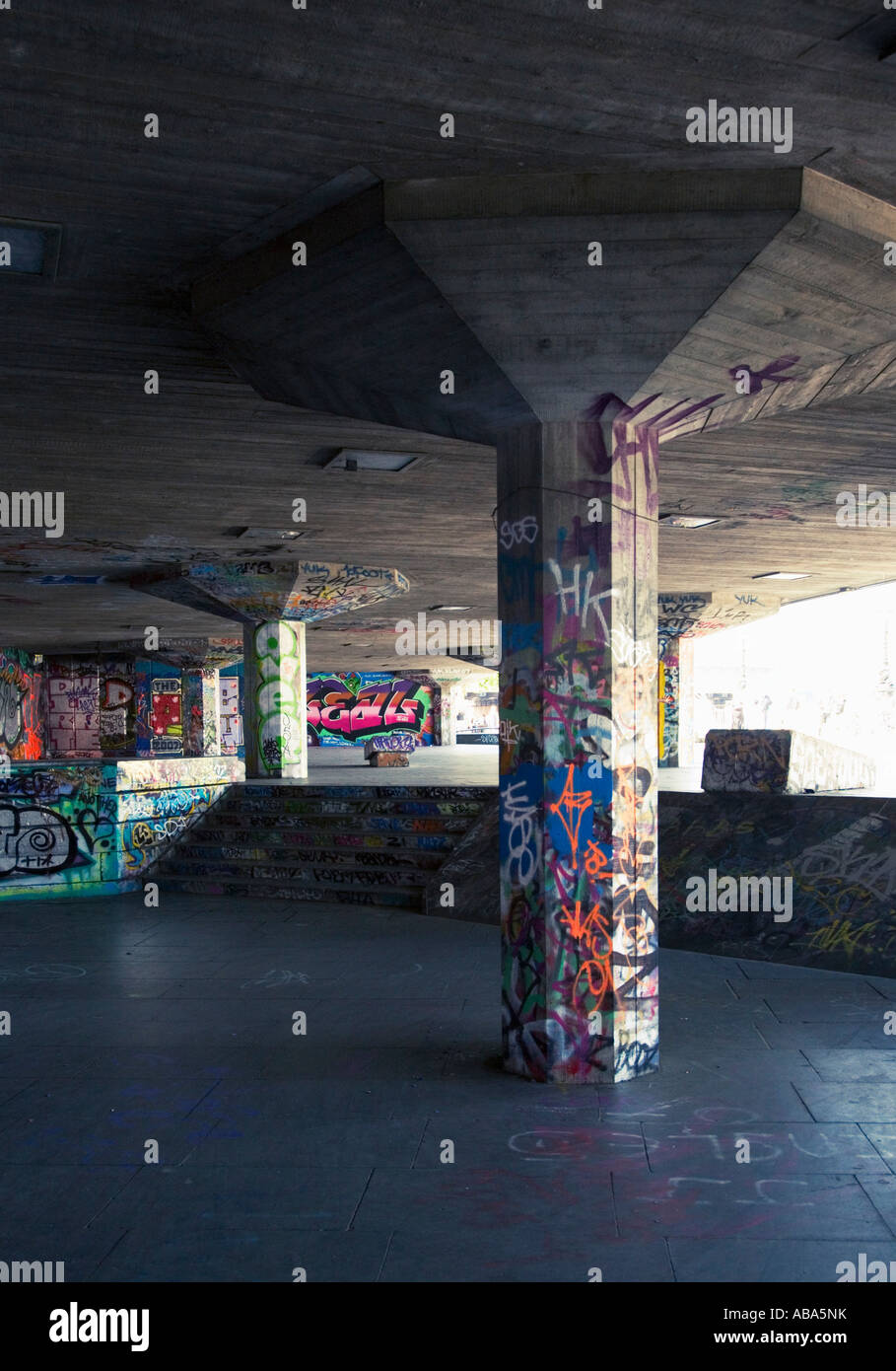 Queen elizabeth street art hi-res stock photography and images - Alamy