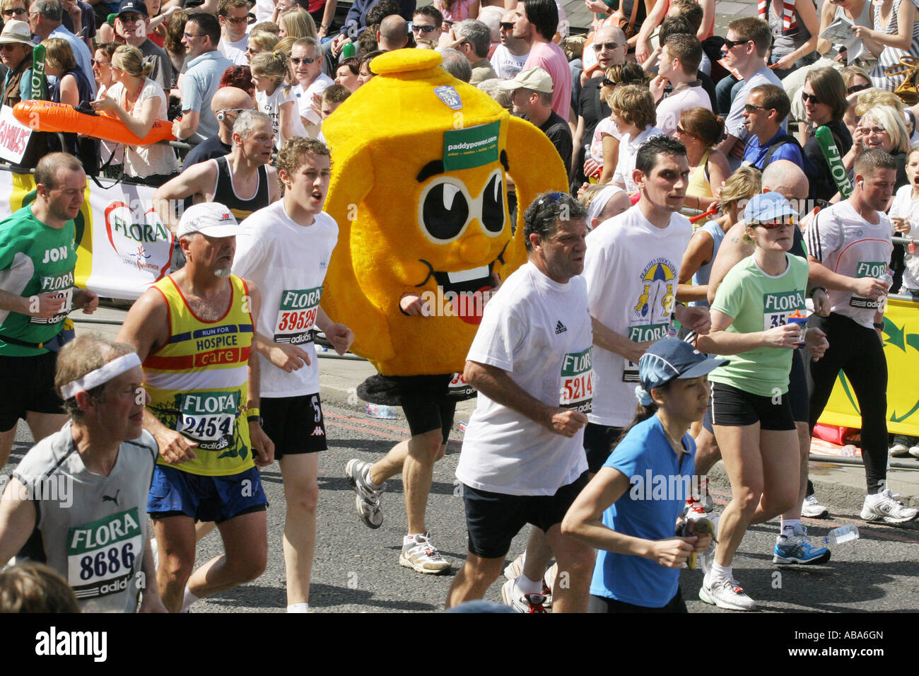 The london marathon, tower bridge hi-res stock photography and images ...