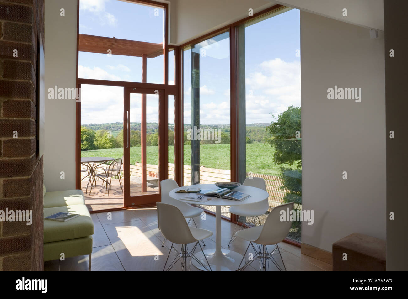 Modernist House Extension, Rawdon, Leeds, 2004. Architect: Bauman Lyons ...