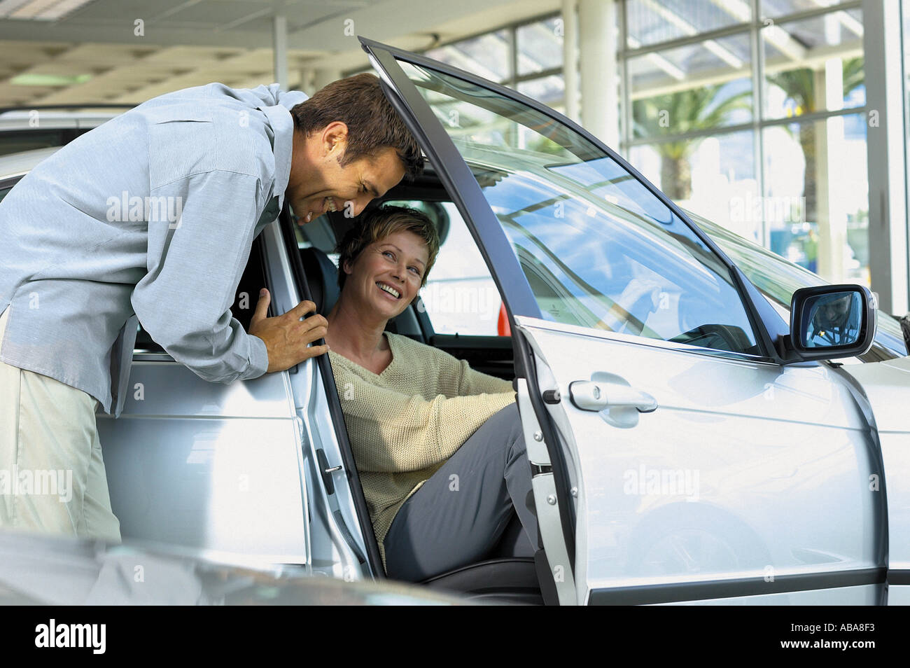 Couple choosing a car Stock Photo - Alamy