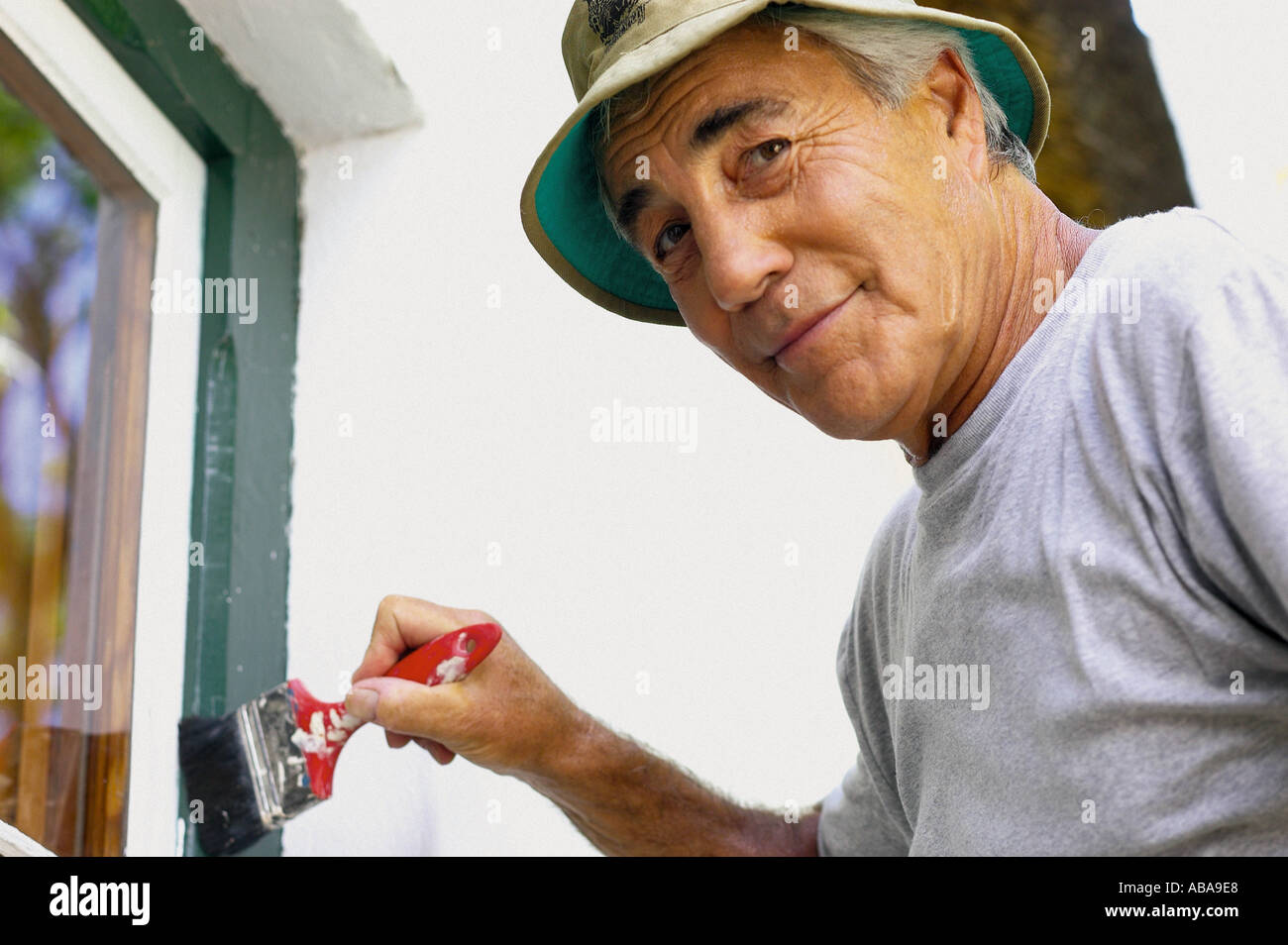 Man painting house hat male hi-res stock photography and images - Alamy