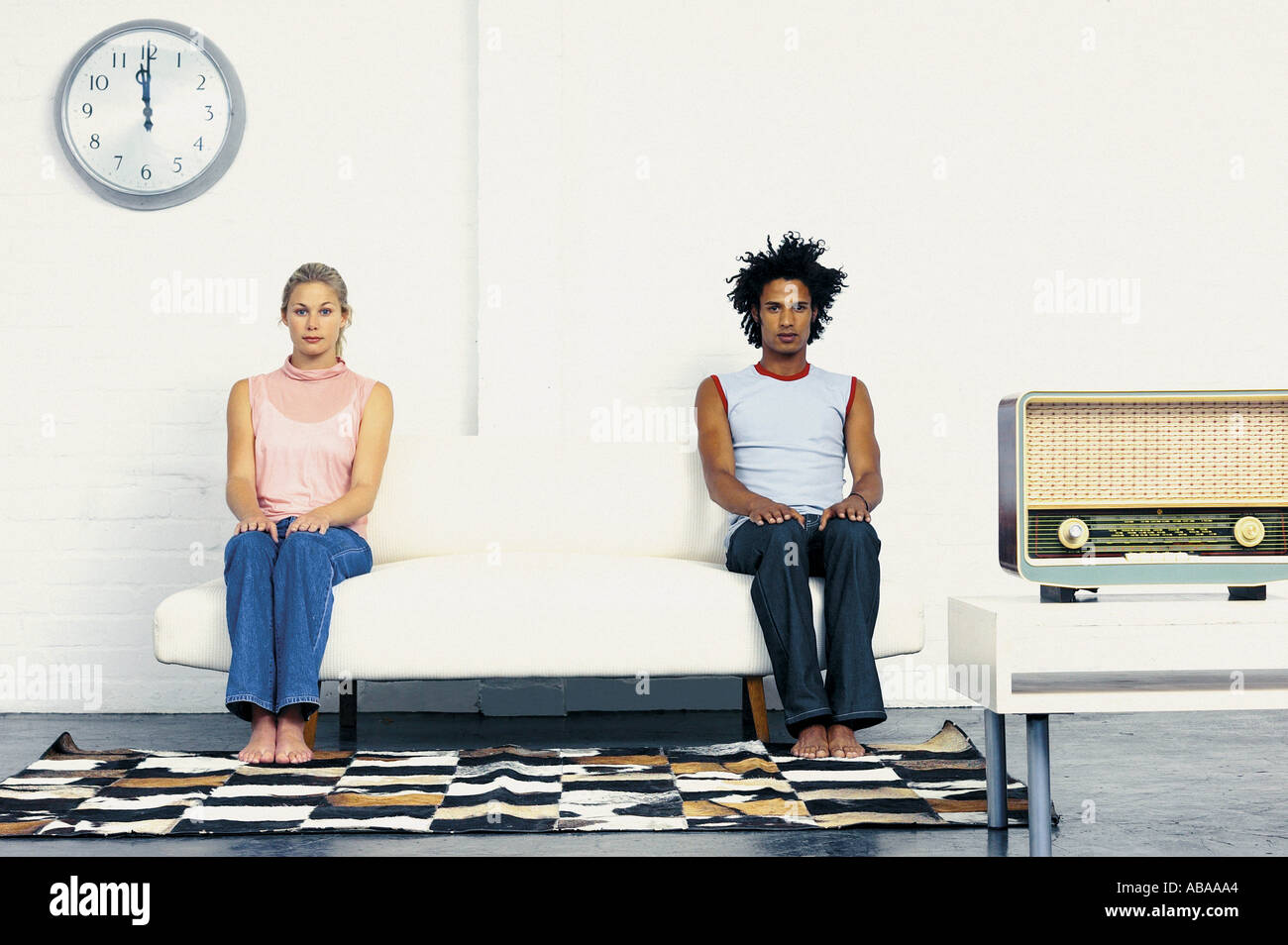 Couple seated hi-res stock photography and images - Alamy