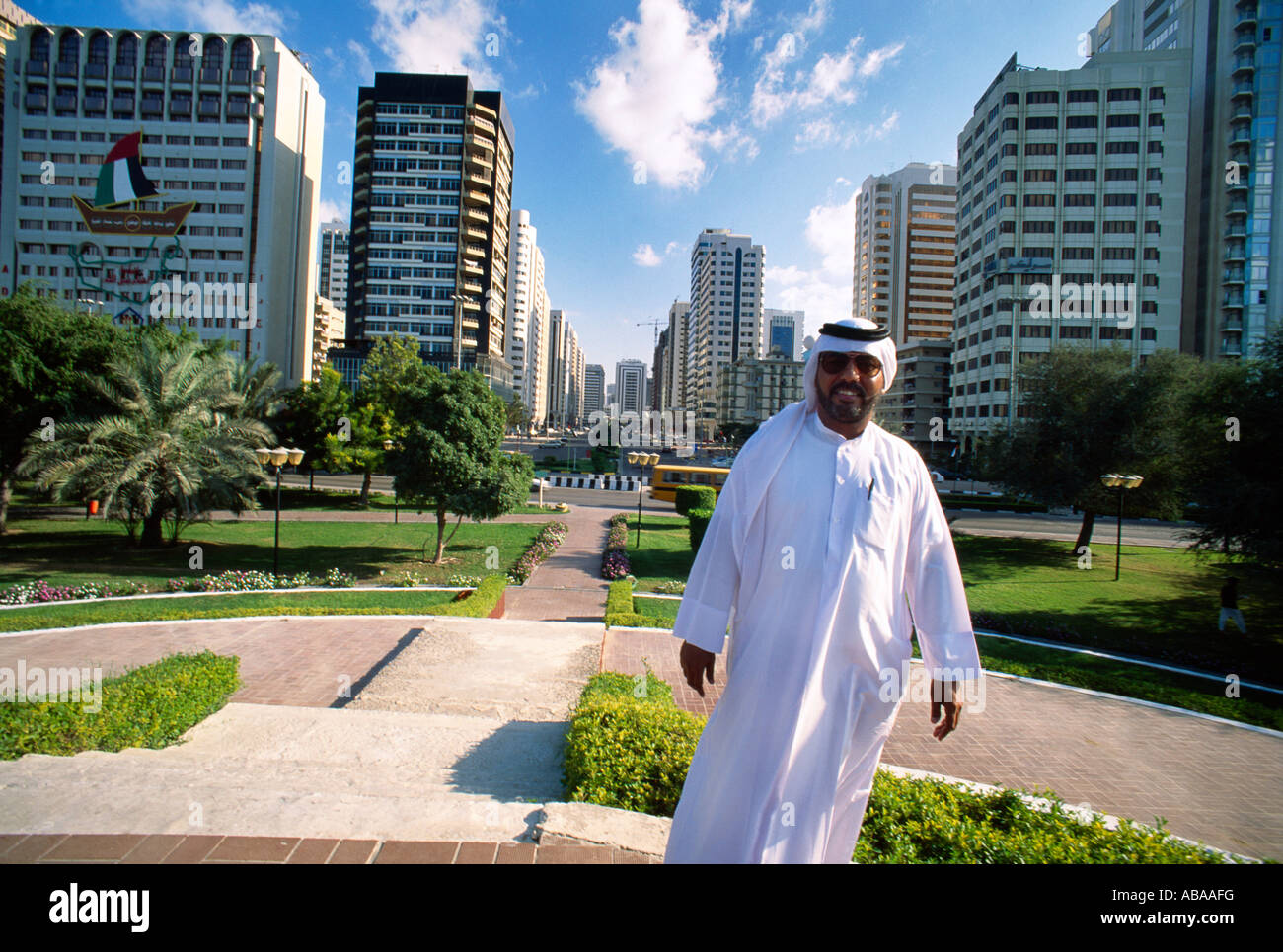 Dishdash arab hi-res stock photography and images - Alamy