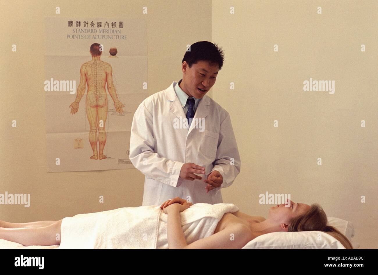 Eastern acupuncture hi-res stock photography and images - Alamy