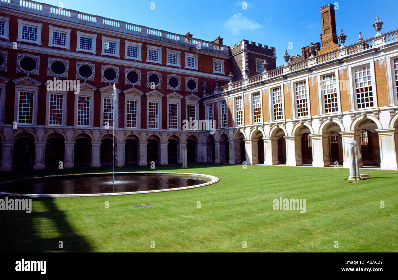 Courtyard Hampton Court Palace High Resolution Stock Photography and ...