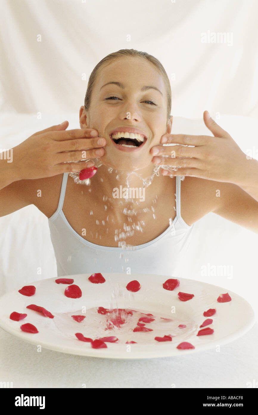Face rinsing hi-res stock photography and images - Alamy