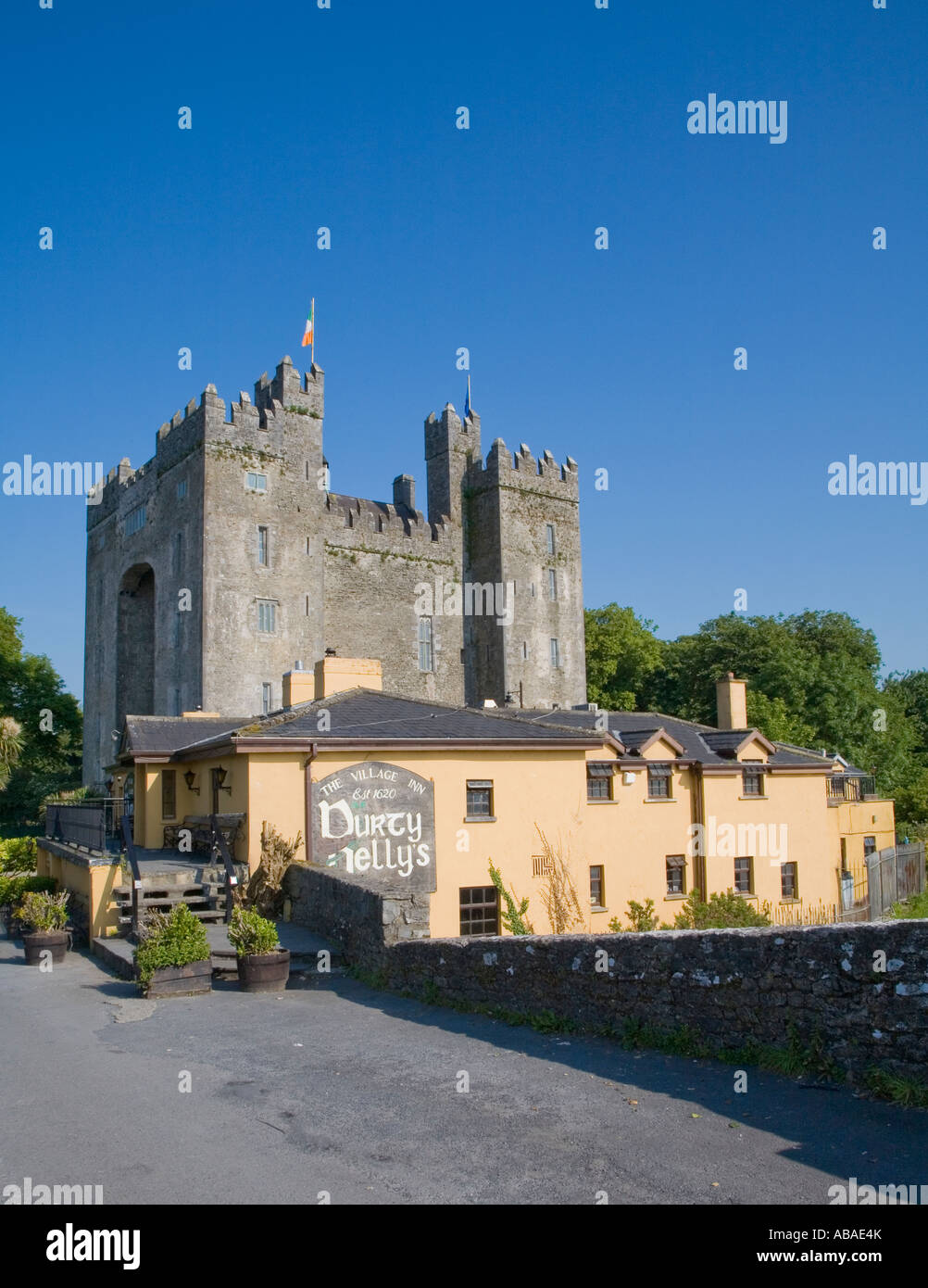 County clare inn hi-res stock photography and images - Alamy