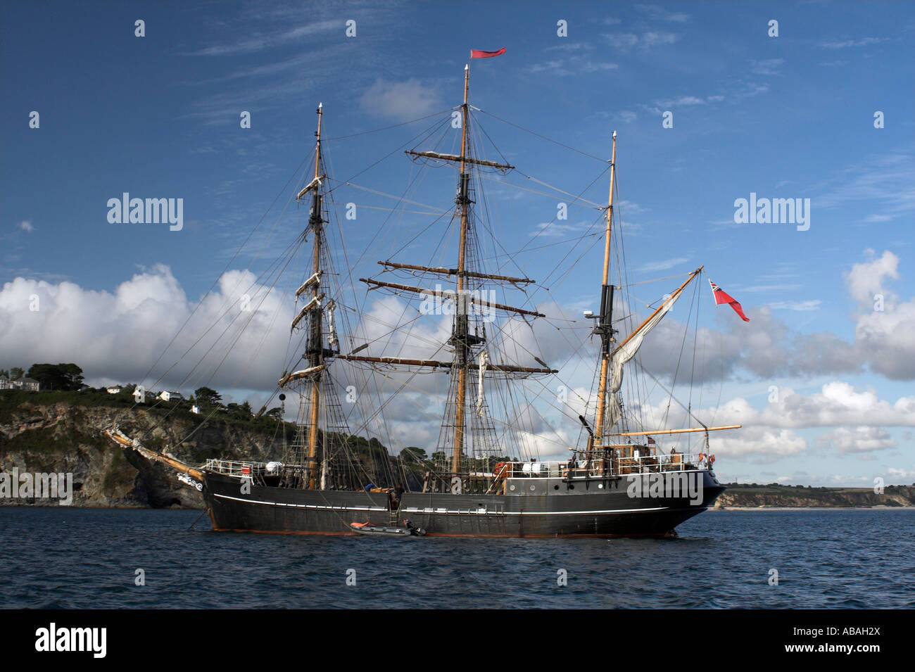 Square rigged sailing ship hi-res stock photography and images - Alamy