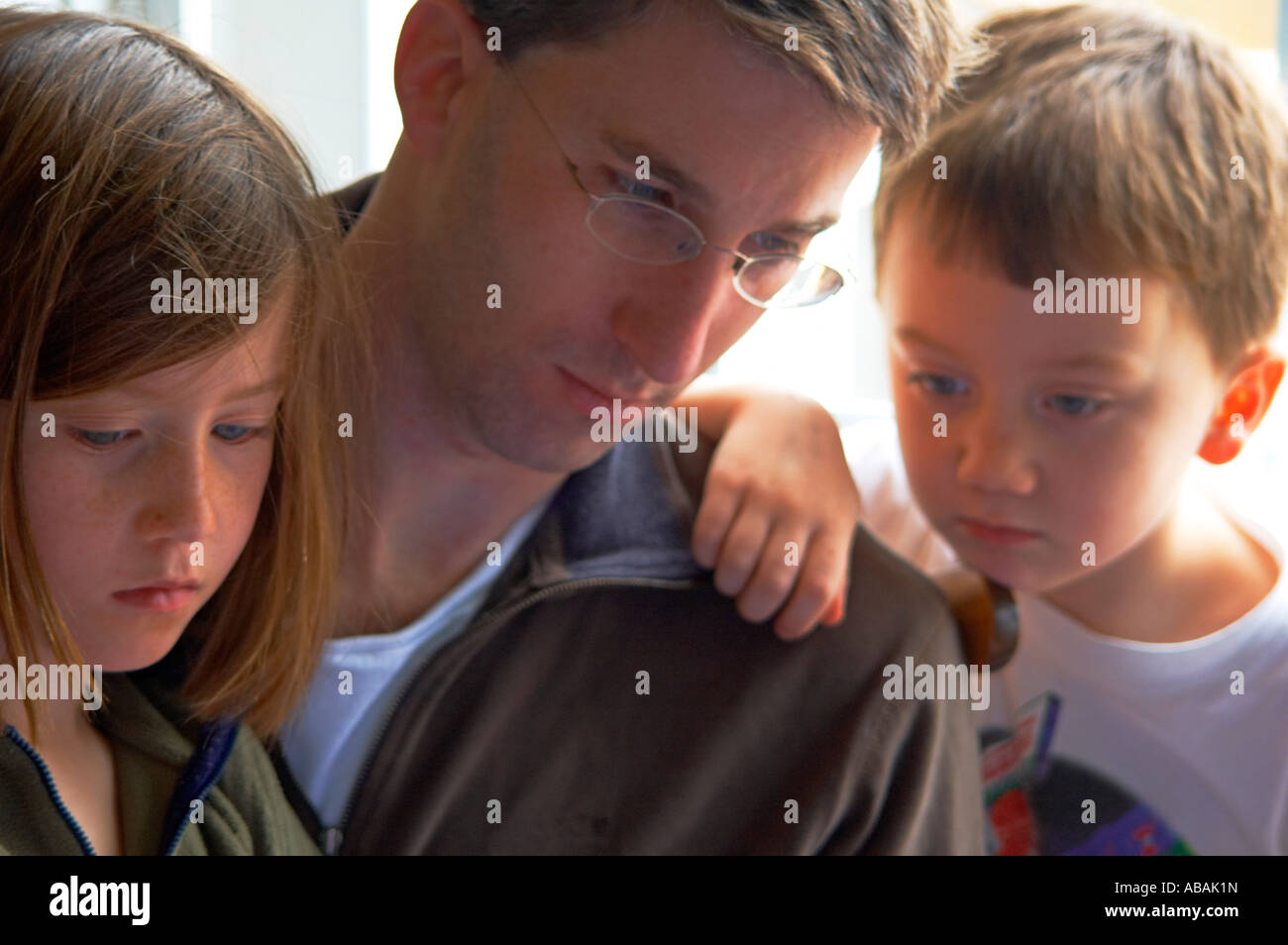 Family reading time Stock Photo - Alamy