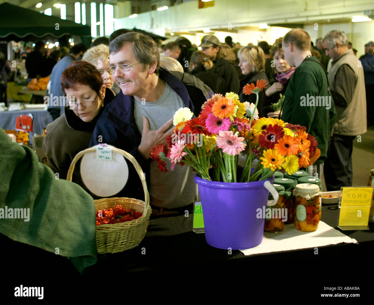 People shopping at a farmers market in New Zealand Stock Photo - Alamy