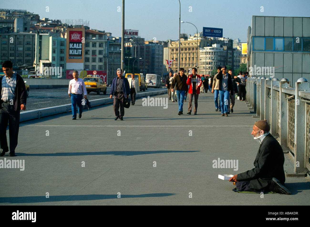 Turkey istanbul homeless poverty hi-res stock photography and images ...