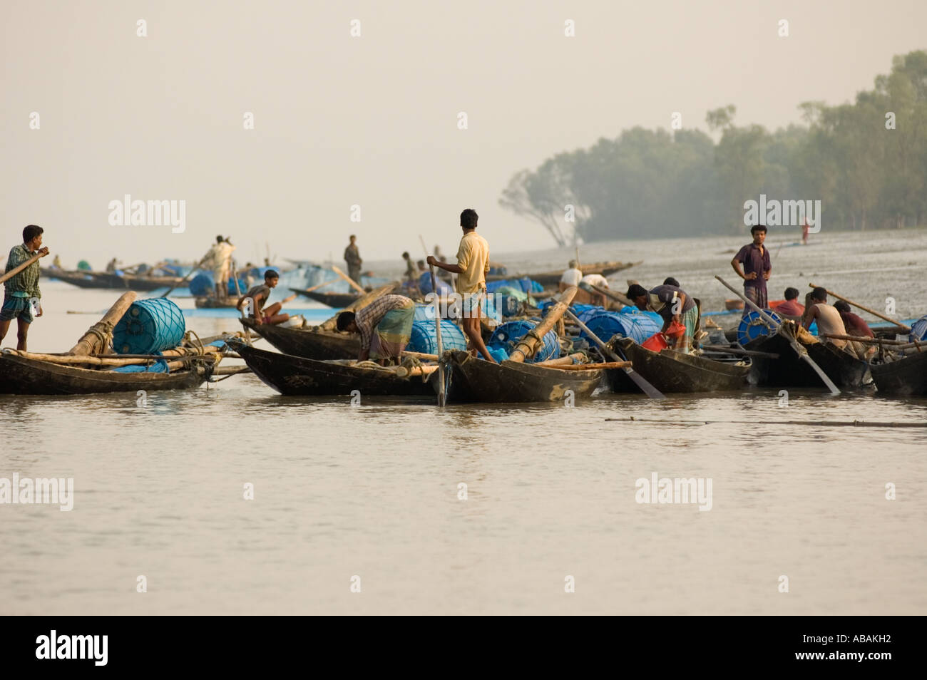 Fishing in bangladesh hi-res stock photography and images - Alamy
