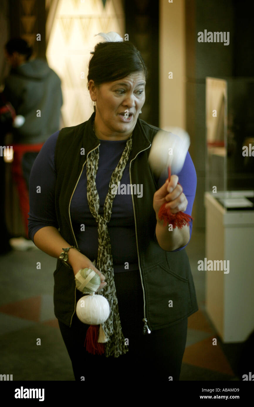 Maori poi women hi-res stock photography and images - Alamy