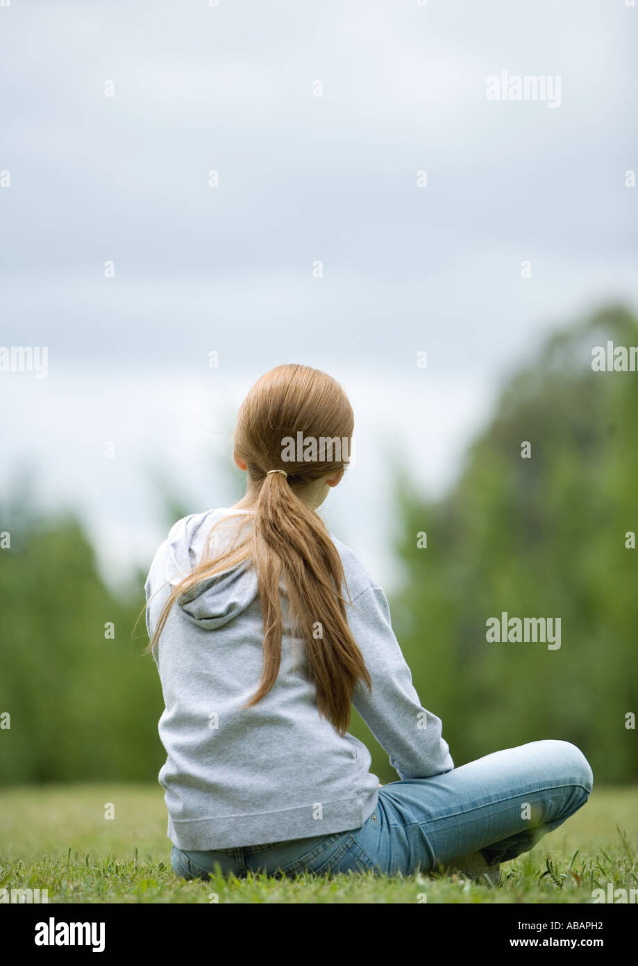 Tween girl outside back view hi-res stock photography and images - Alamy