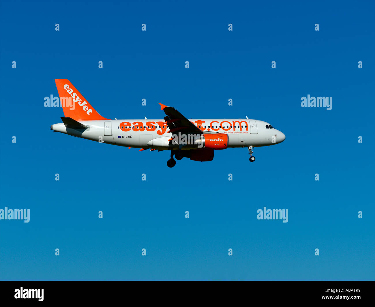EasyJet Plane in Mid-Air Stock Photo - Alamy