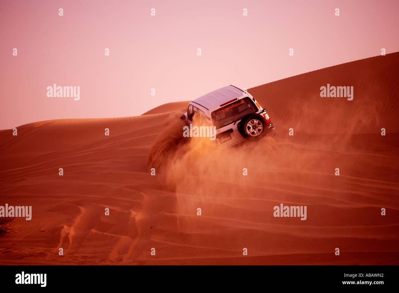 Middle east desert roads cars hi-res stock photography and images - Alamy